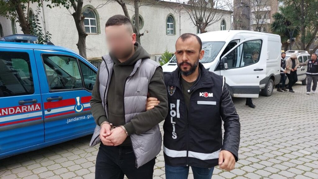 Samsun'da İnternetten Sahte Parayla Alışveriş Yapan 2 Kişi Yakalandı ... Samsun'da İnternetten Sahte Parayla Alışveriş Yapan 2 Kişi Yakalandı ...