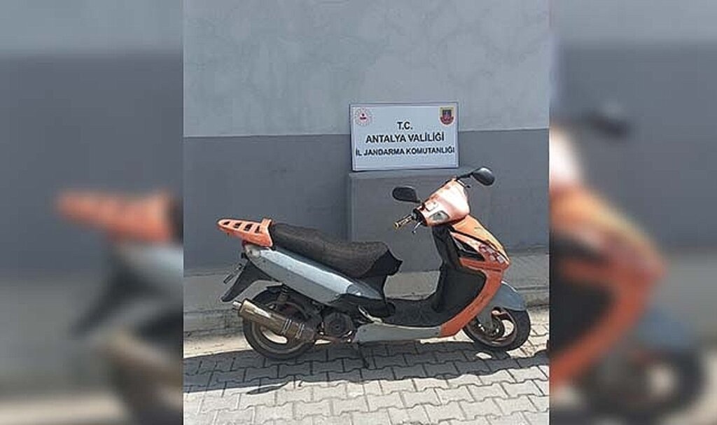 Çalıntı motosikletle kontrol noktasından kaçan sürücü, ikinci kontrol ... Çalıntı motosikletle kontrol noktasından kaçan sürücü, ikinci kontrol ...