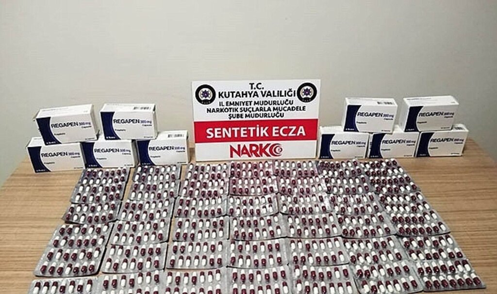 Kütahya’da bir araçta 588 adet sentetik ecza ele geçirildi - ASAYİŞ ...