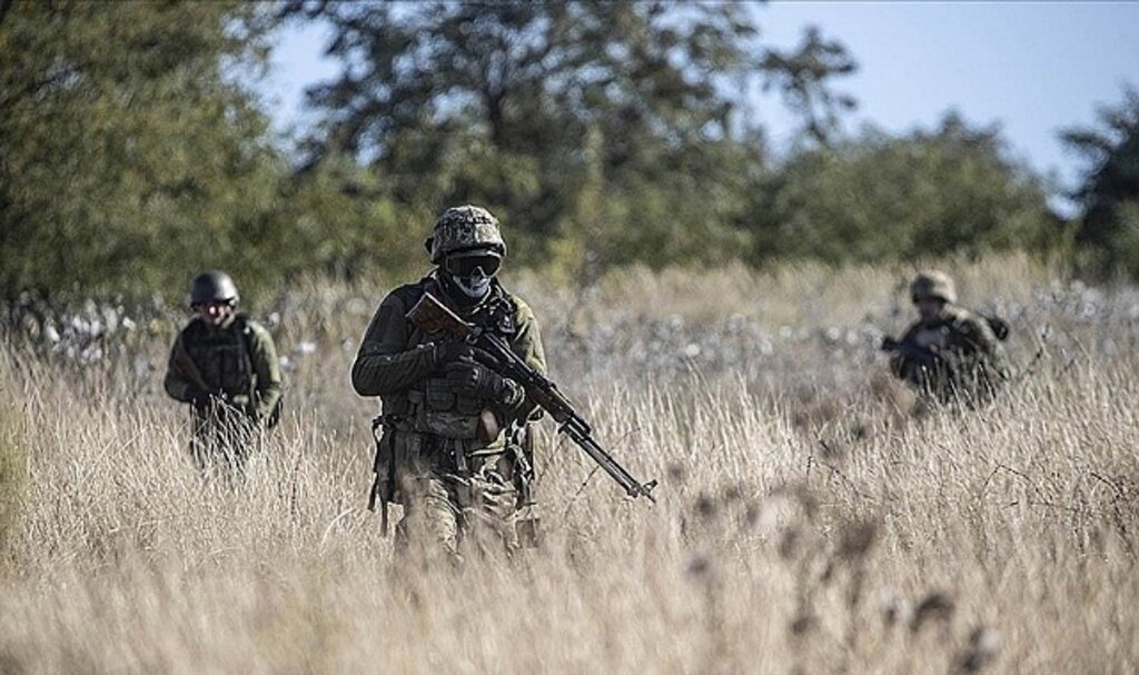 Ukrayna ordusuna katılan gönüllülere cephe öncesi askeri eğitim ...