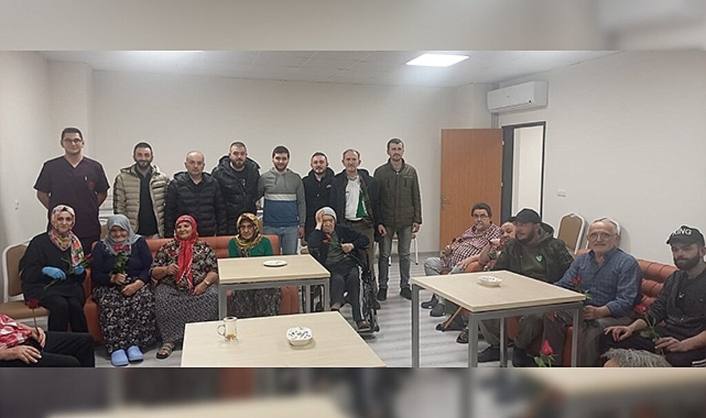 Çarşambaspor Taraftarlar Derneği'nden Huzurevine Ziyaret - SPOR - Hedef ...