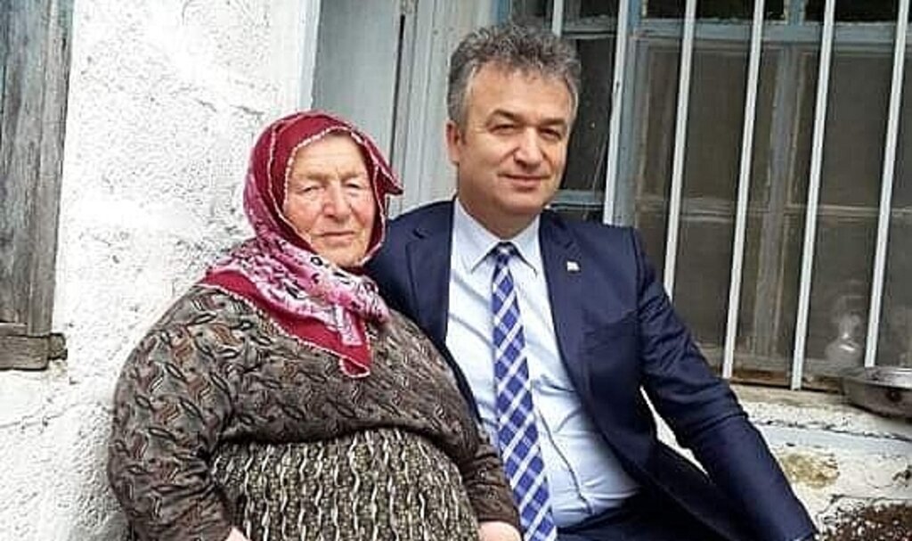 "İnnâ lillâhi ve innâ ileyhi râciûn" Allah'tan geldik ve yine O'na ...