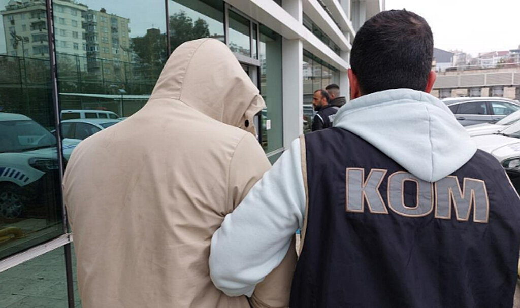 Samsun'da İnternetten Sahte Parayla Alışveriş Yapan 2 Kişi Yakalandı ... Samsun'da İnternetten Sahte Parayla Alışveriş Yapan 2 Kişi Yakalandı ...