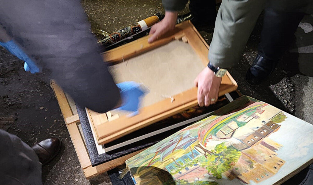 Samsun'da polis uygulamasında etnografik eserler ele geçirildi - SAMSUN ...