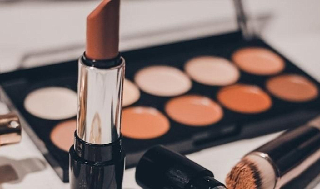 Evde Kolayca Yapabileceğiniz 6 Makyaj Malzemesi Olduğunu Biliyor ...